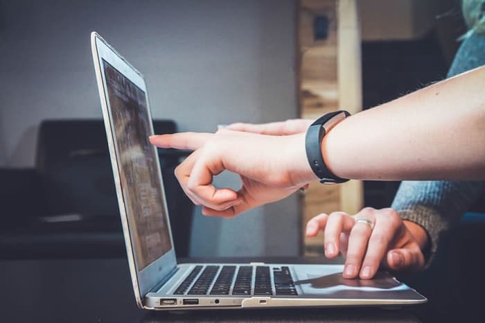 Online Business Manager: How to Succeed With 1 Famous Expert