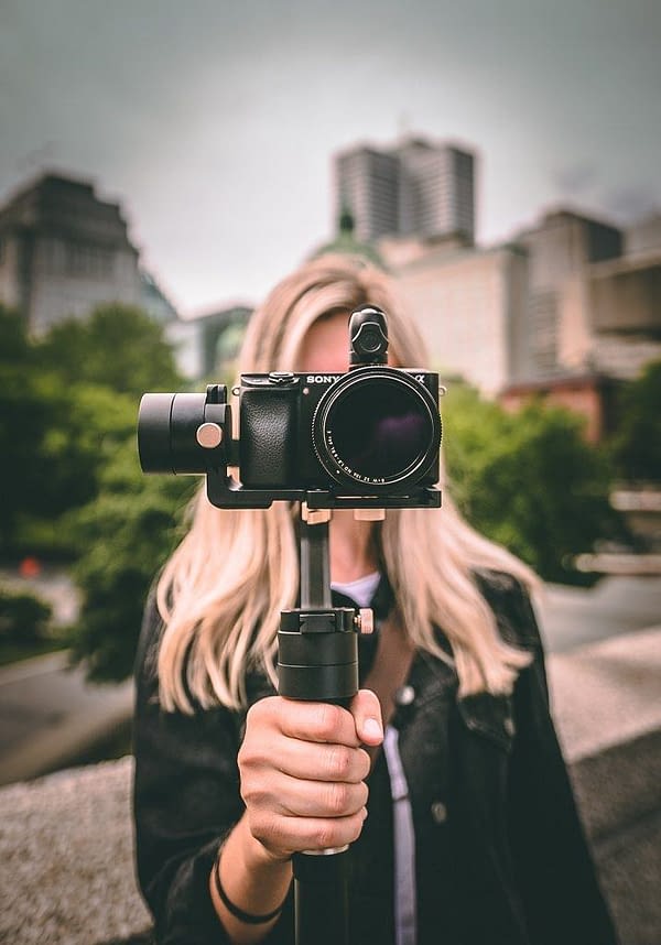 Vloggers: 3 Practical Tips on How to Kickstart Your Vlog